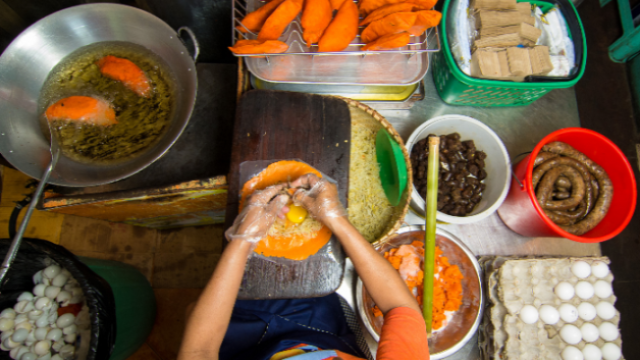 Inside The Orange Ilocano Empanada- Now in Pinoy Streets | Wonder Pinays